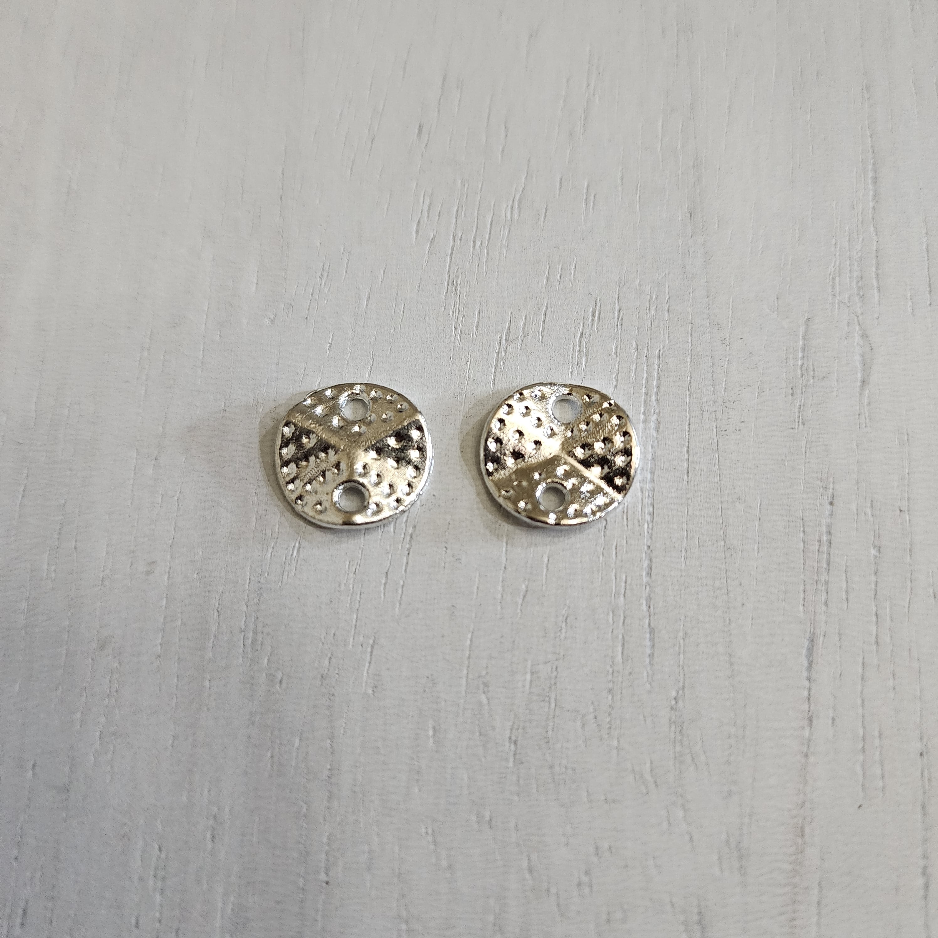 Hammered Wavy Round Connector - SILVER – LilliBella Innovations