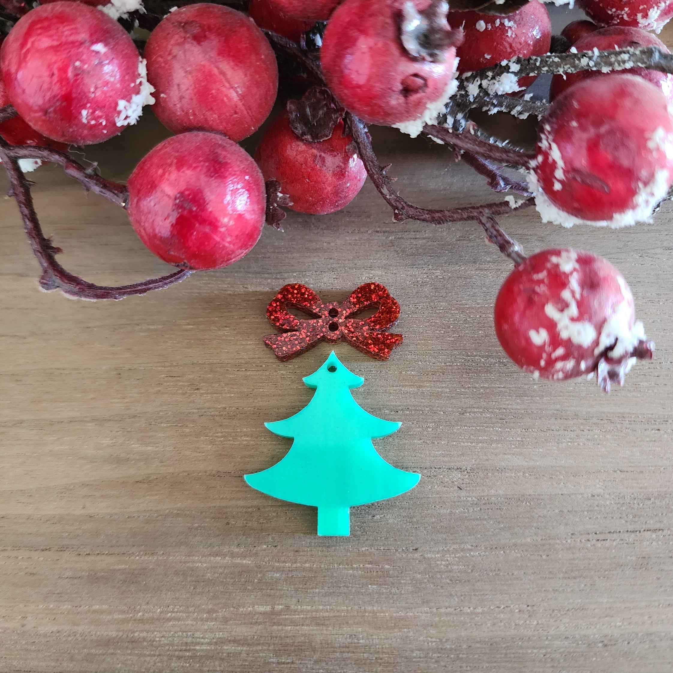 Christmas Acrylic Classic Tree & Bow Drop – LilliBella Innovations