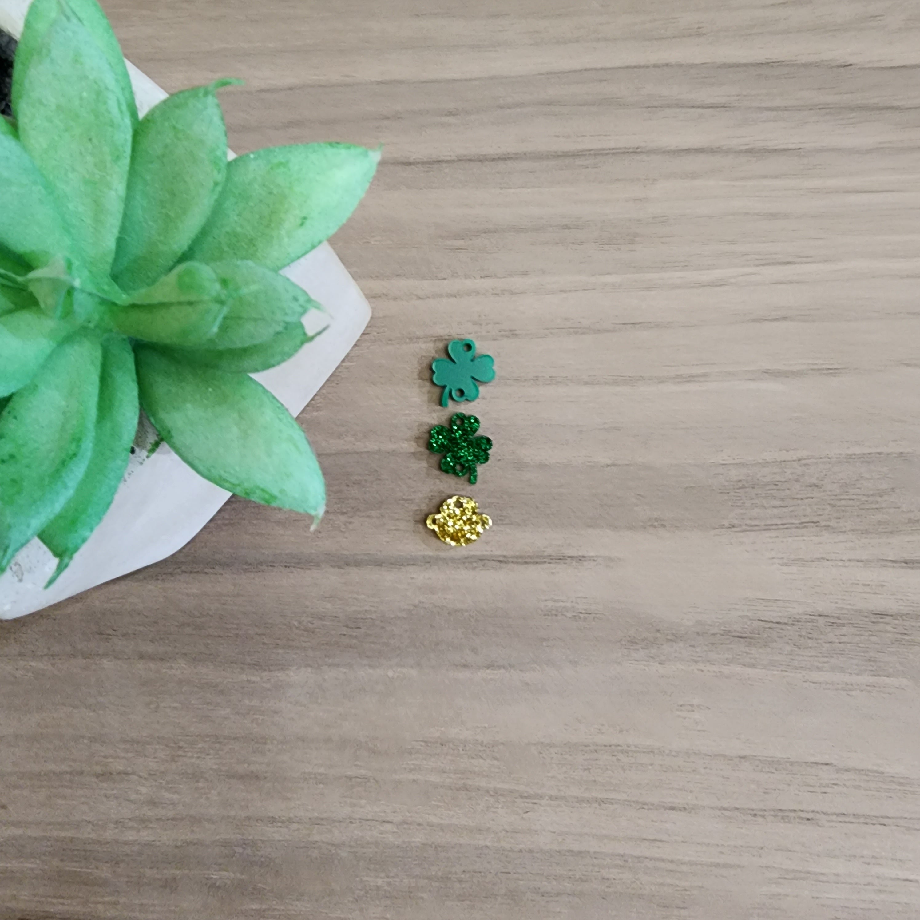 St Patrick's Day Acrylic Triple 4 Leaf Clover & Pot of Gold Drops ...