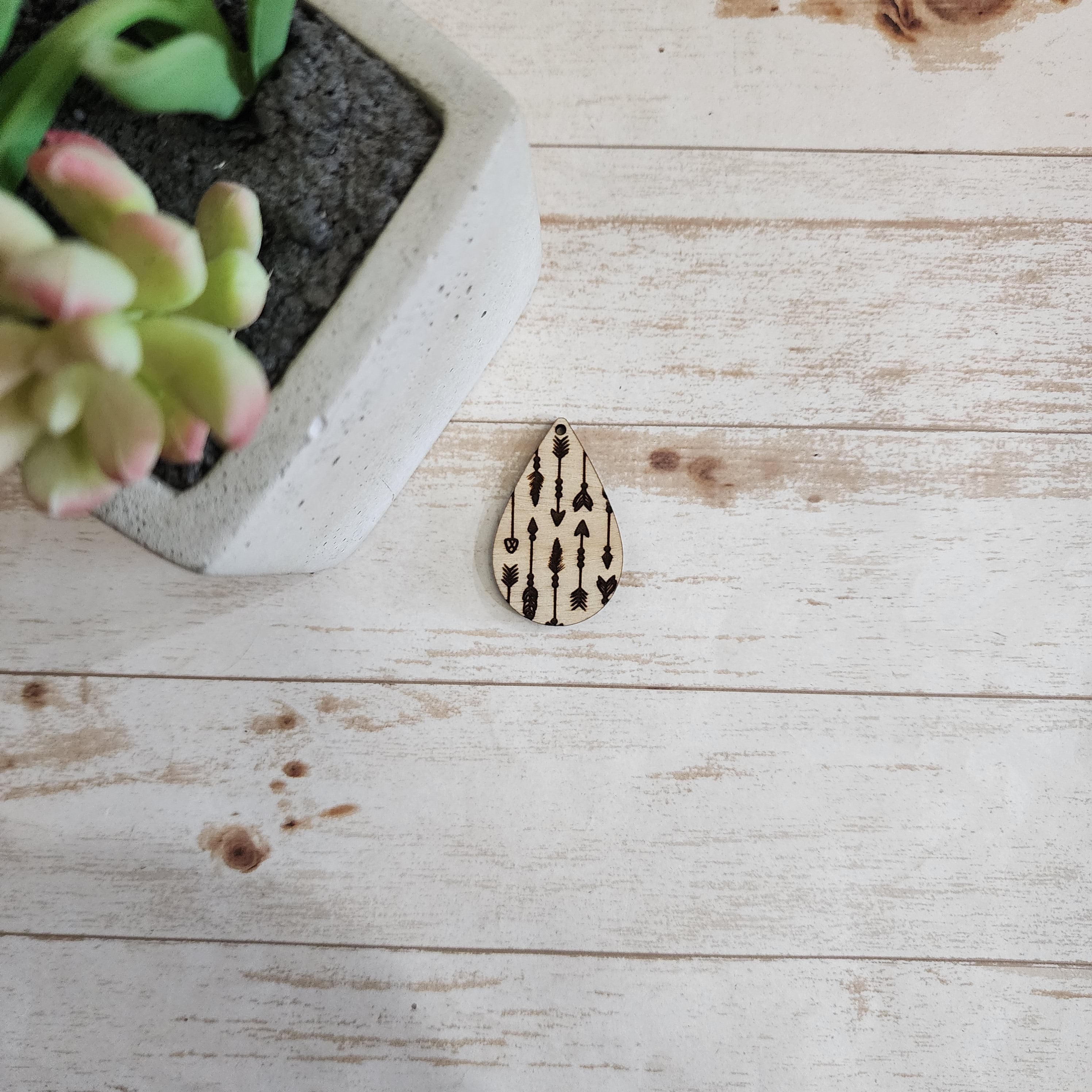 Vertical Arrows Teardrop – LilliBella Innovations